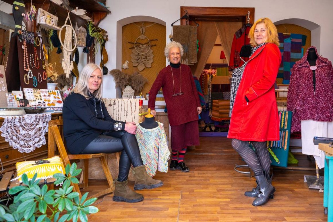 Ona je VIRTUELNA sekretarica i ima posao iz snova: Živi U SELU, radi 4 ...